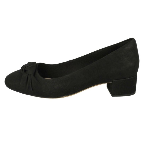 Clarks | Shoes | Clarks Orabella Lily Nubuck Court Size 7m | Poshmark